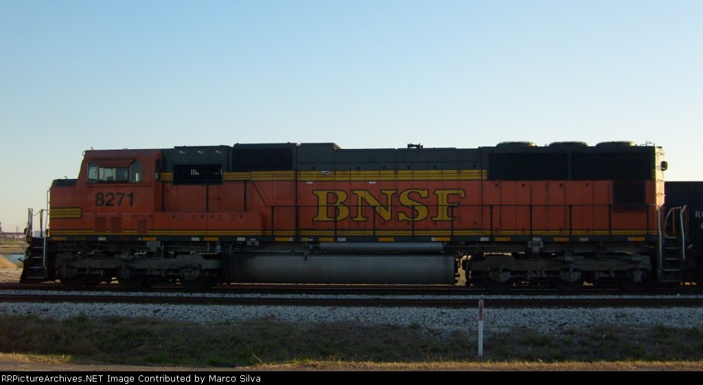 BNSF 8271